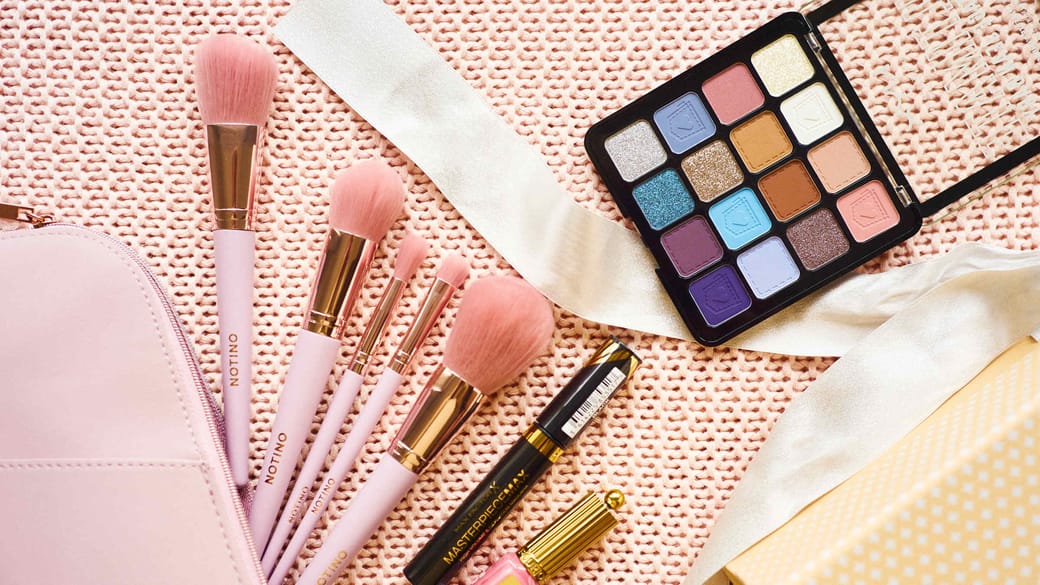 The Ultimate Guide: 10 Easy Makeup Tips for Beginners